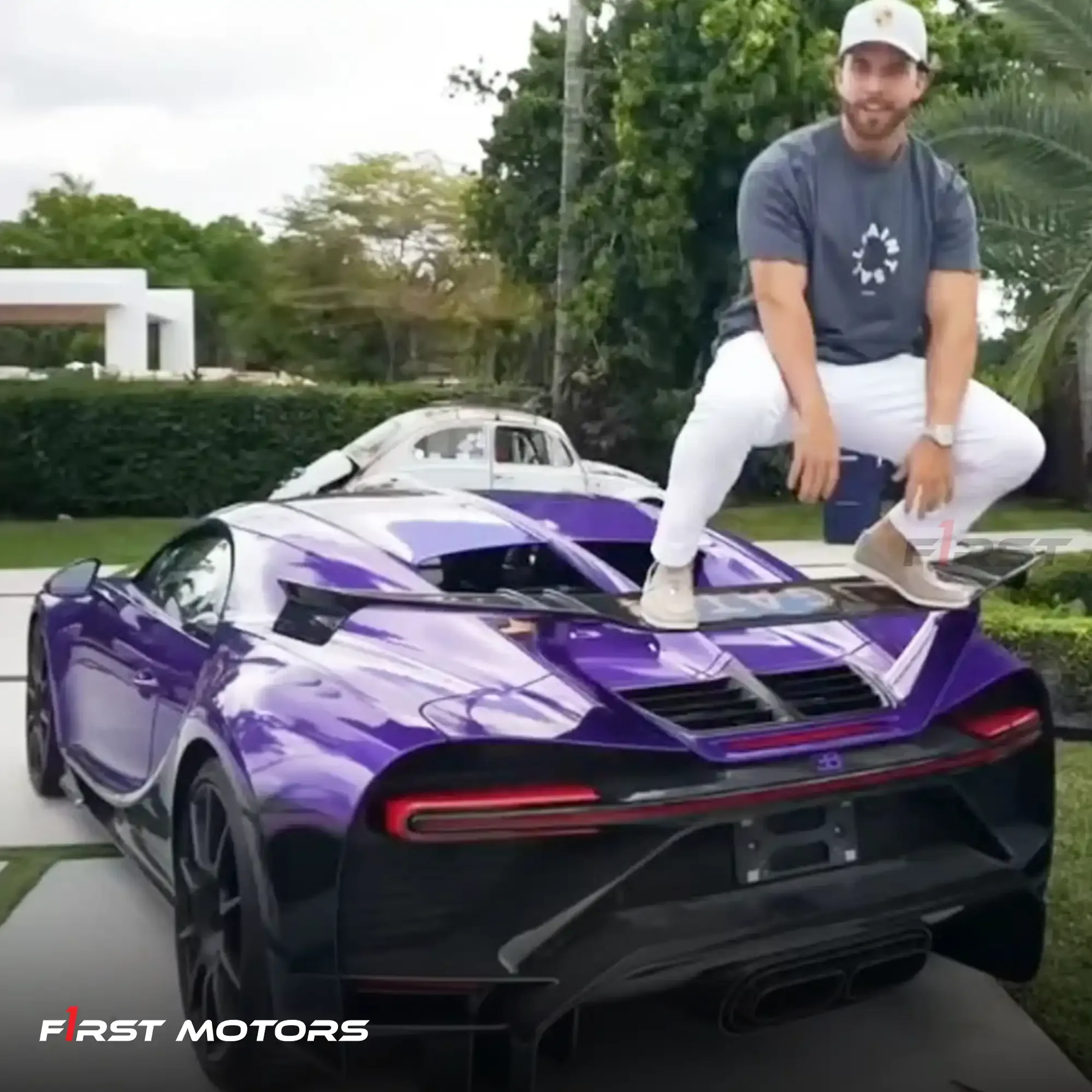 Don't stand on the rear wing of a Chiron pur sport
